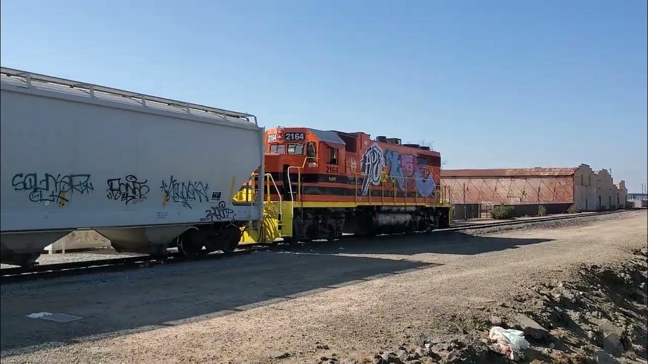 SJVR 2164 Reversed locomotive Passing Clovis Ave Fresno ca - YouTube