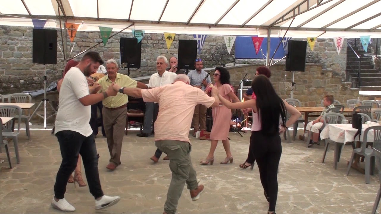 Να 'χα τη γειτόνισσα τη βλάχα 20190727142443 - YouTube