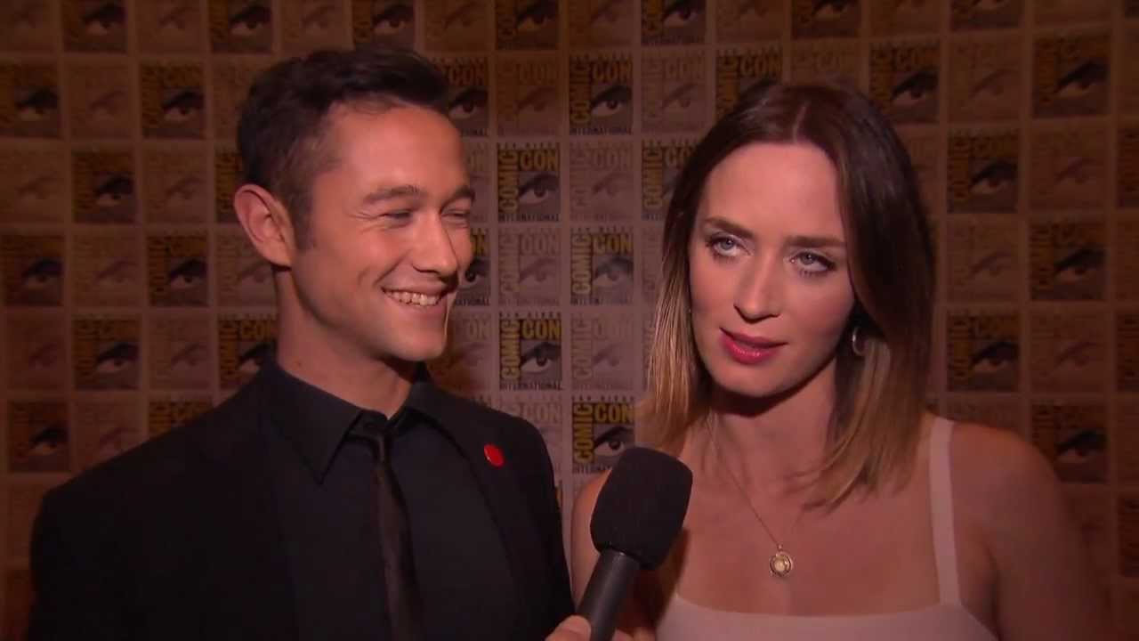 Emily Blunt's Comic-Con "Looper" Soundbite - Celebs.com - YouTube