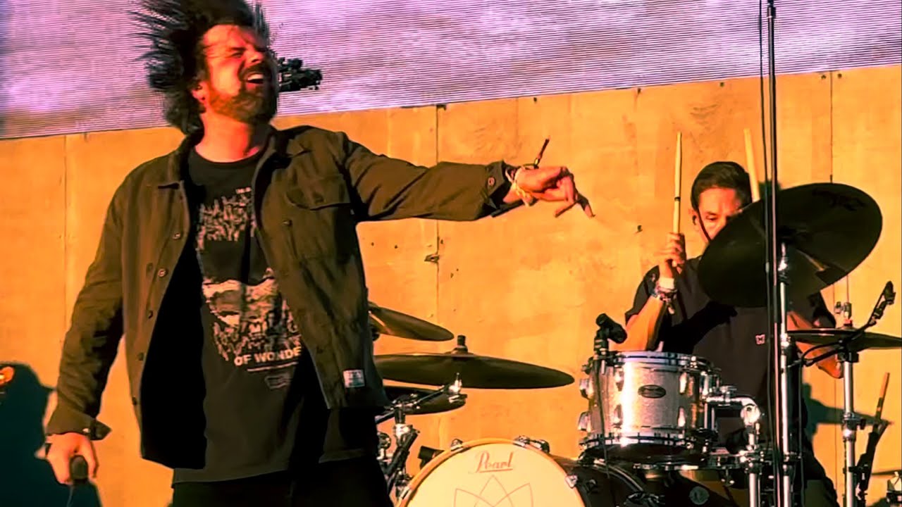 Silverstein - Already Dead / Cute Without E (Live at When We Were Young, Las Vegas NV) (10/20 ...