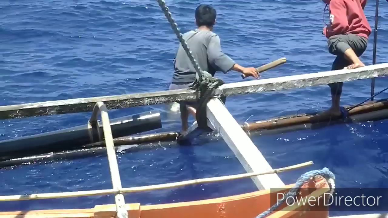 Traditional handline fishing in Surigao Del Sur/Catching a big blue ...