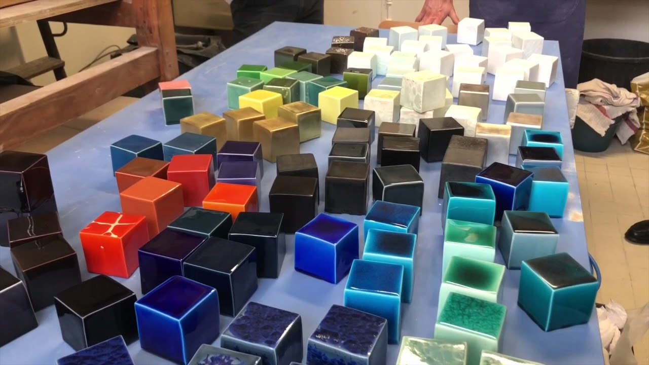 Emotional Expedition : l'expérience de la couleur à Sèvres - YouTube