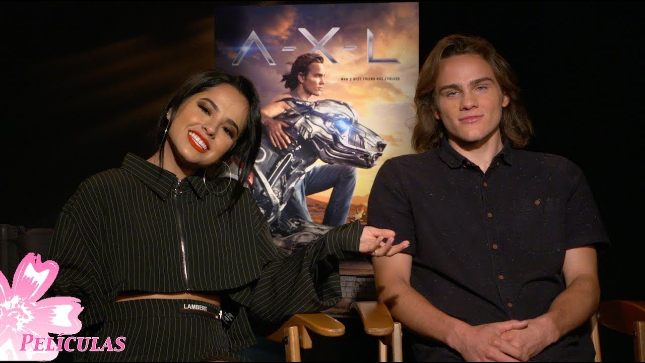🍭 Becky G presenta a AXL y cuenta cual será de su nueva profesión - YouTube