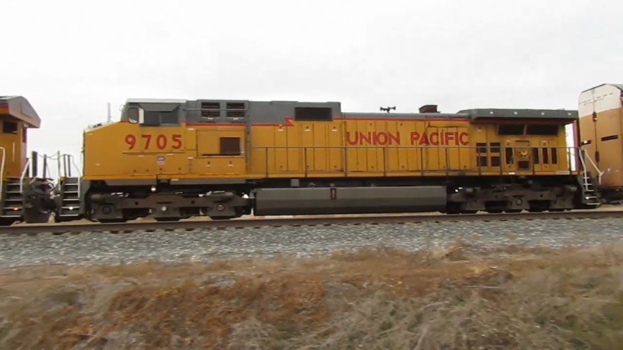 12/17/17 - Union Pacific C44-9W 9705 trails on UP Freight Train - YouTube