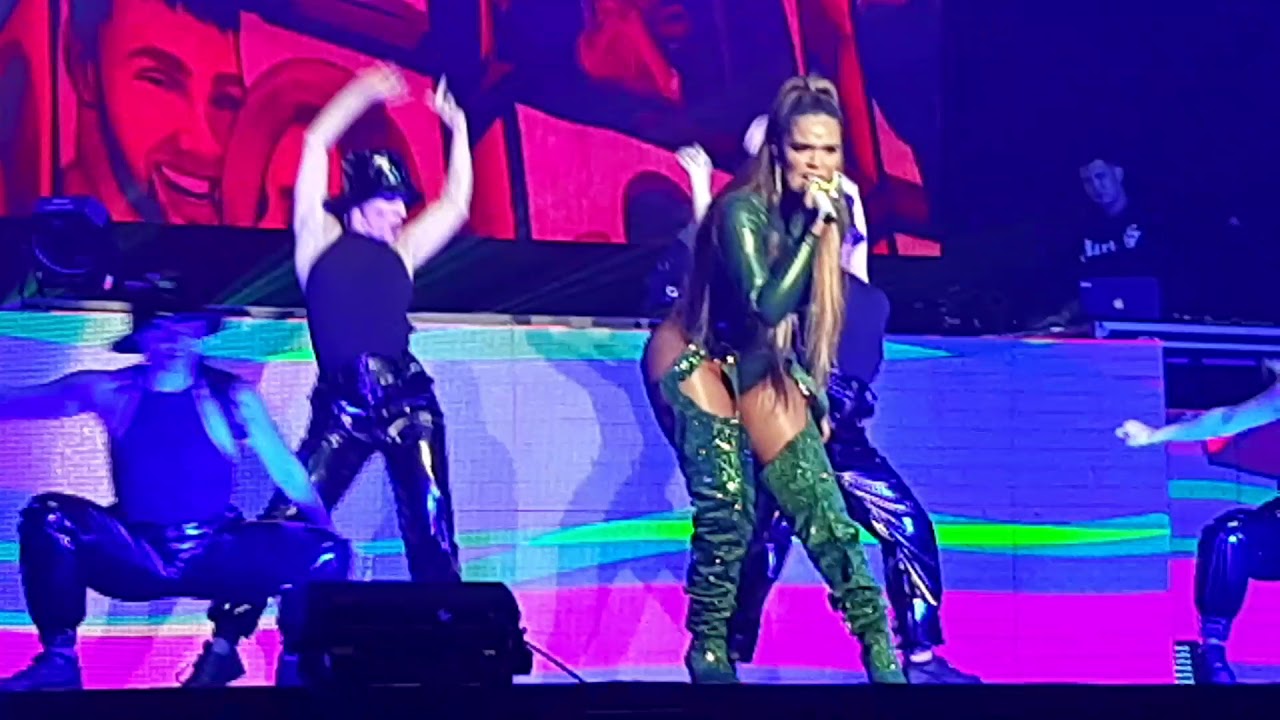 Secreto KAROL G en vivo - YouTube