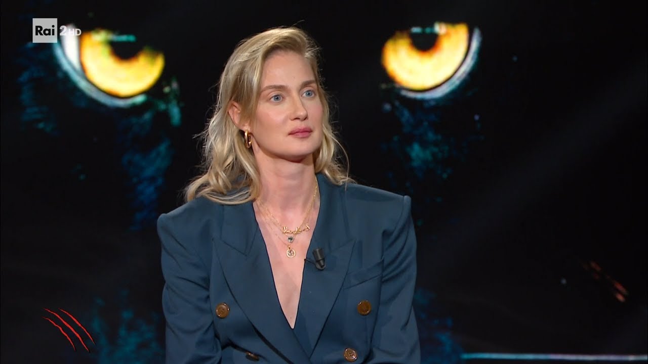 Eva Riccobono: "Sono una giraffa, bionda, alta e collo lungo" - Belve ...