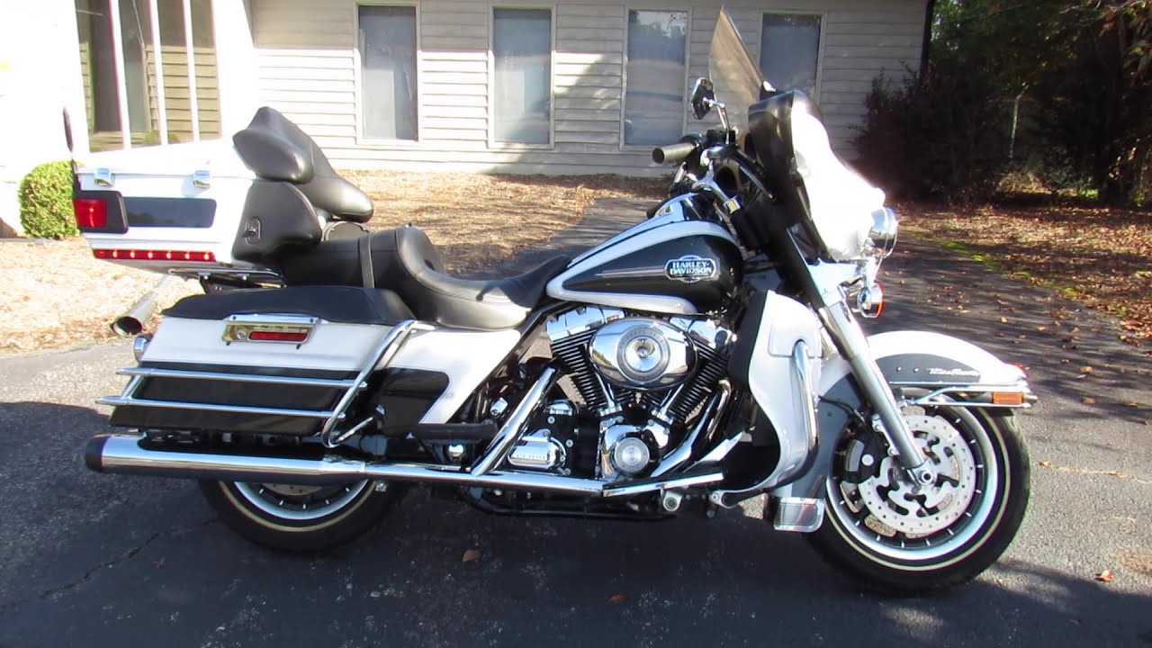 2008 Ultra Classic Custom exhaust - YouTube