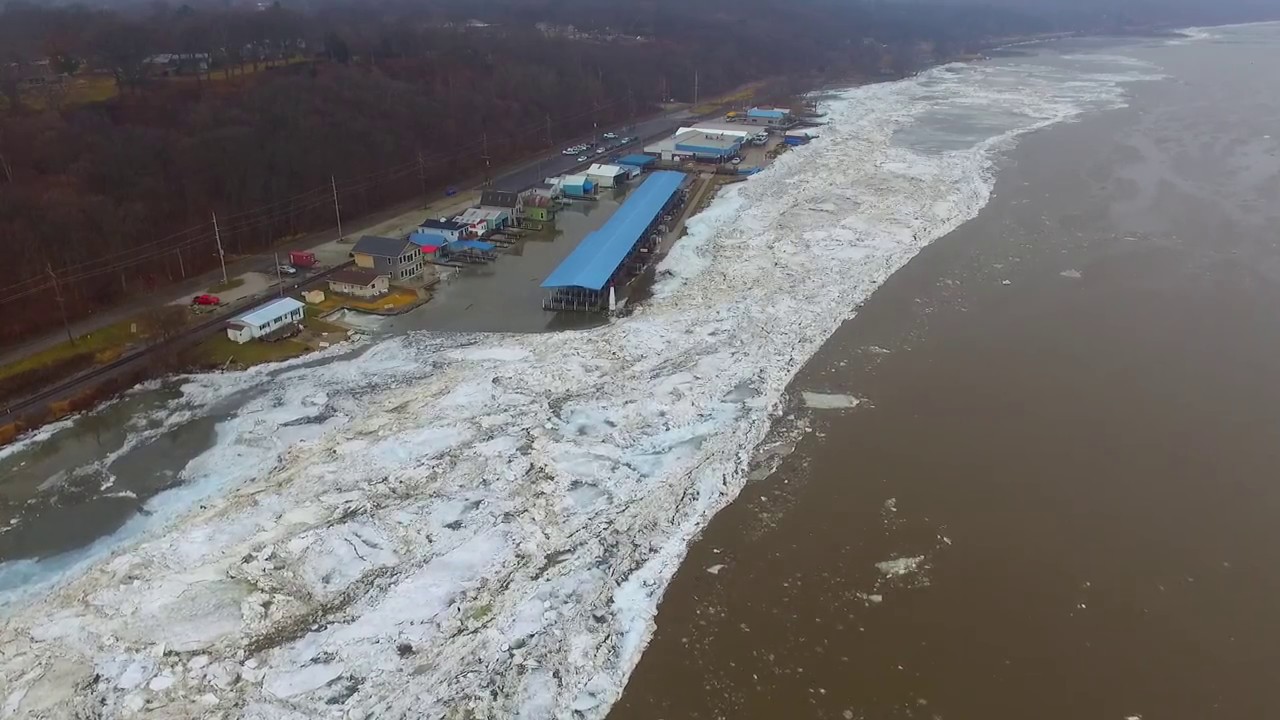 Mississippi River Ice jam - YouTube