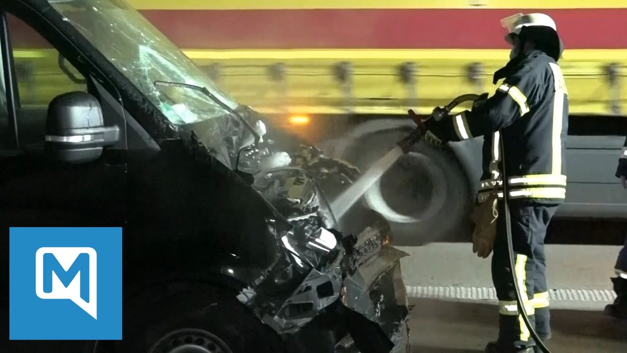 Beinahe Katastrophe bei Unfall auf A1 - YouTube