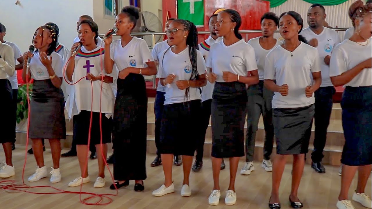 Kwaya ya Vijana - Mkumbuke Muumba wako - YouTube