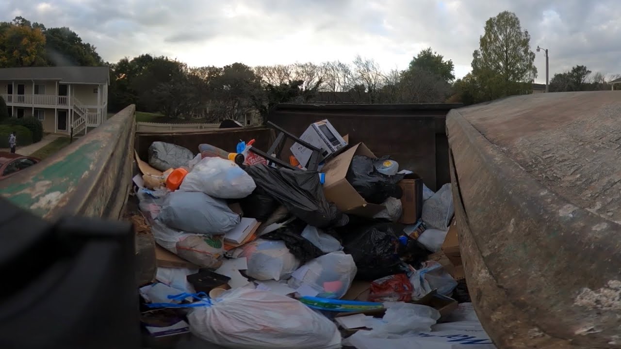 WM front load garbage truck dumping cans at apartments - YouTube