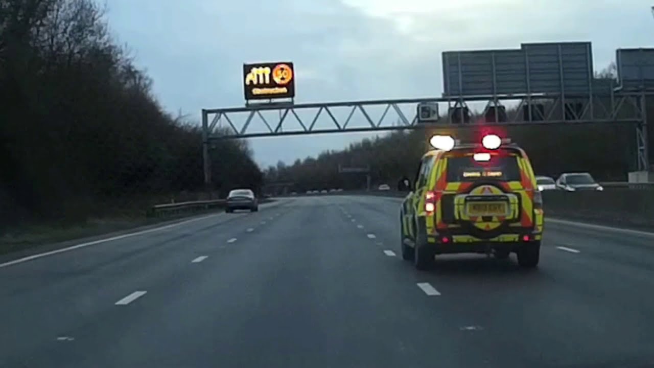 Smart motorway? One car closes all 4 lanes on M25 for 15 minutes. - YouTube
