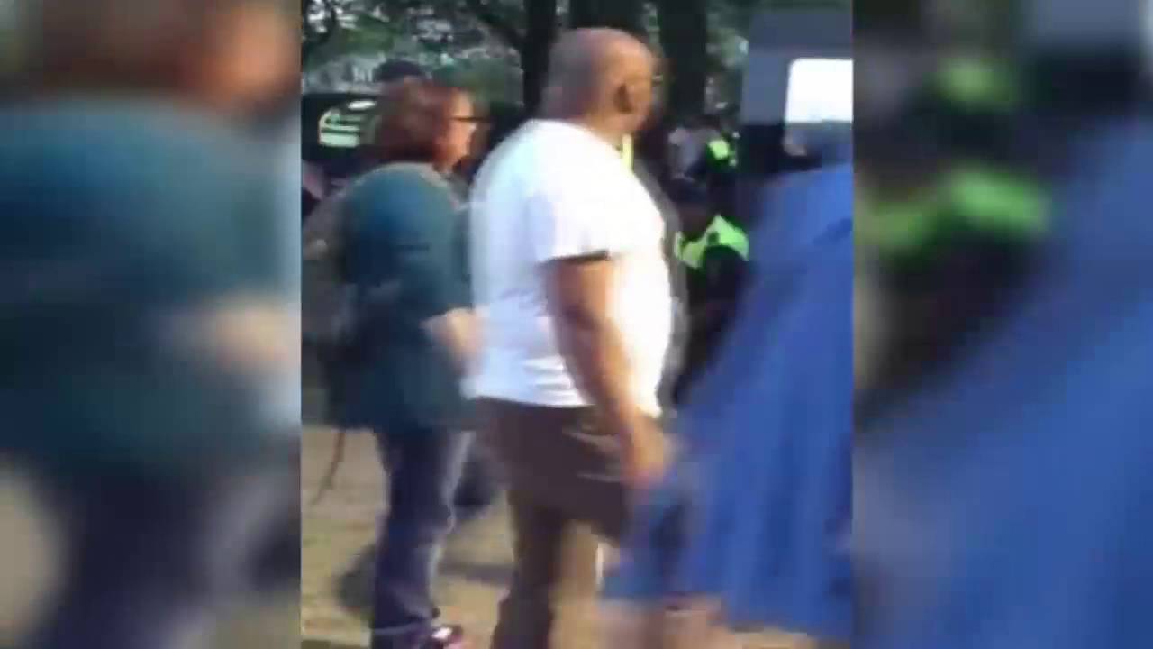Telefoonbeelden van de arrestatie van Mitch Henriquez. - YouTube