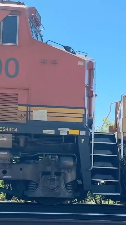 Powerful DPUs on BNSF Mega Manifest train! #bnsftrains #bnsfrailway #bnsf - YouTube