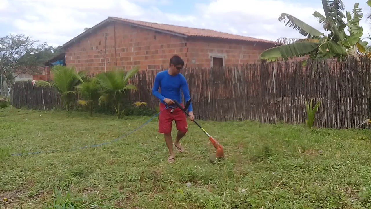 Cortando mato com roçadeira - YouTube