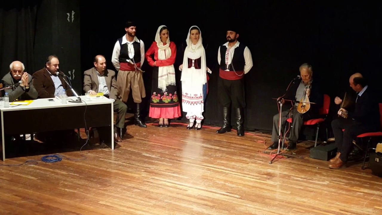 Ο Λυραρογιάννης παίζει λύρα και λέει τις μαντινιάδες του - YouTube
