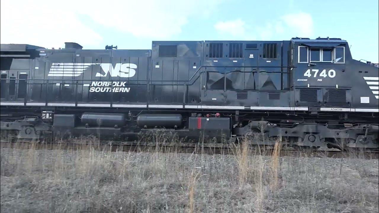 Empty Coal Train With A SD70ACe Leader - YouTube