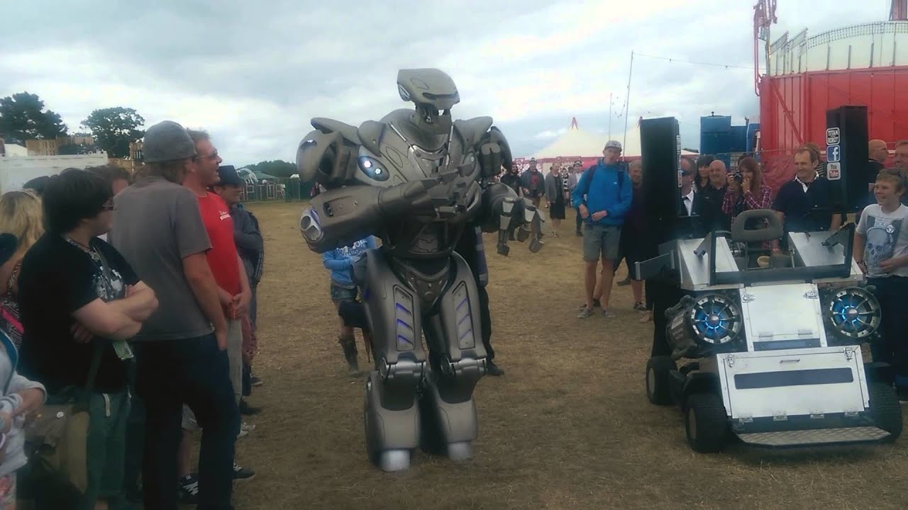 Titan Robot at The Isle of Wight Festival 2014 - YouTube