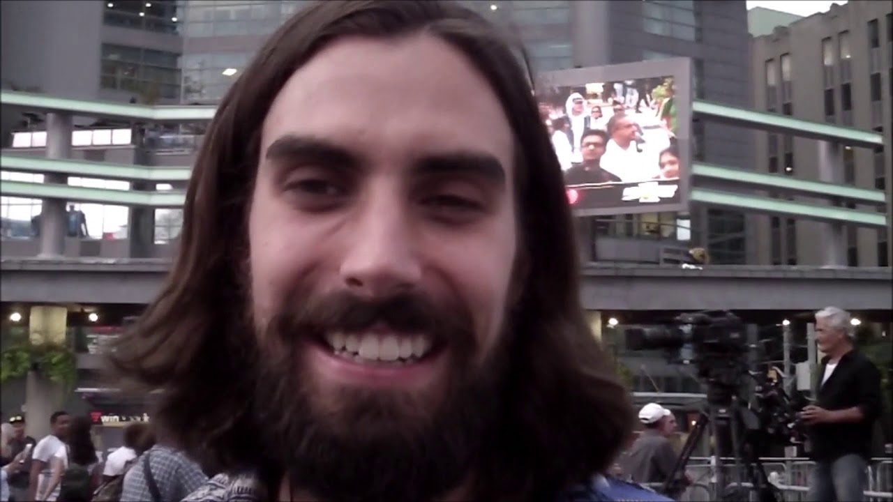 Justin Bontje - Musicians In Bars Getting Beer e5.10 - YouTube
