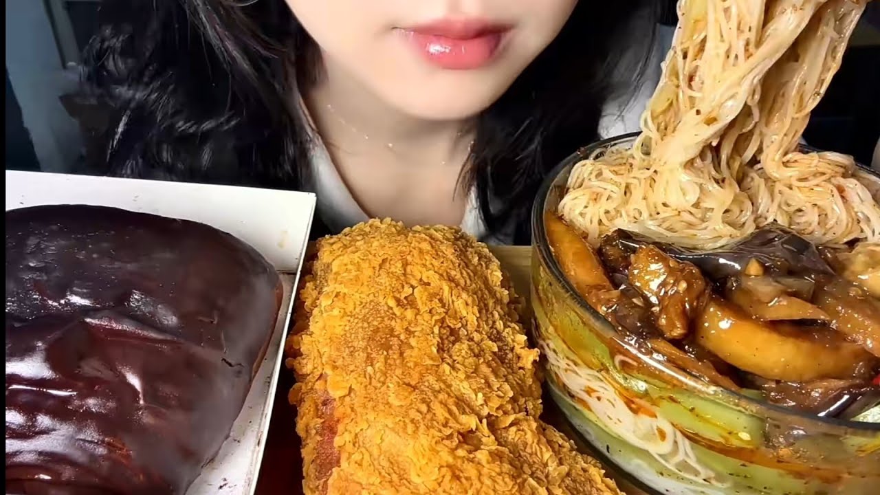 Eat thread noodles/pistol legs/chocolate dirty buns/uj Food Eating # ...