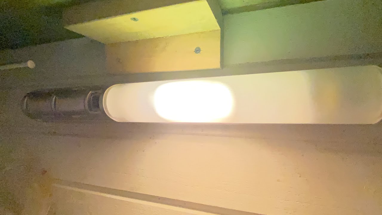 Airam TC-S 9w EOL. Bulb replacement - YouTube