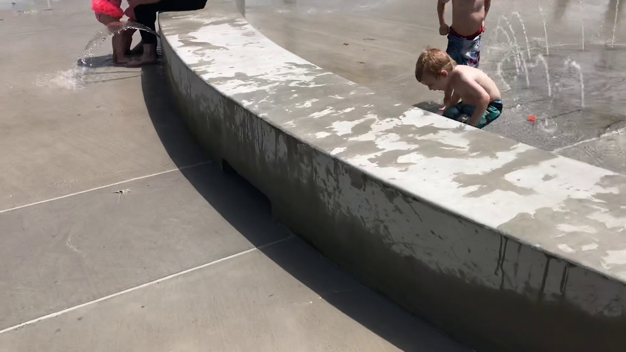 Fun at the Delano splash pad - YouTube