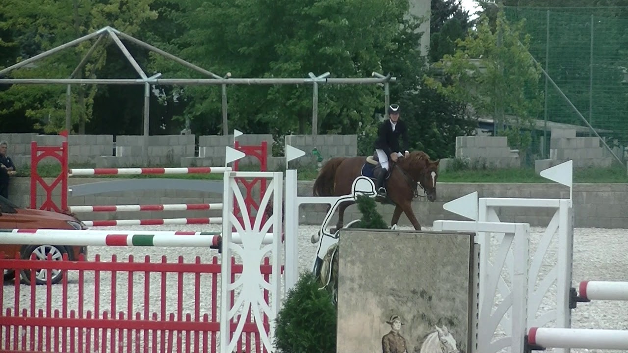 Déva Dévaly 135cm 1st place - YouTube