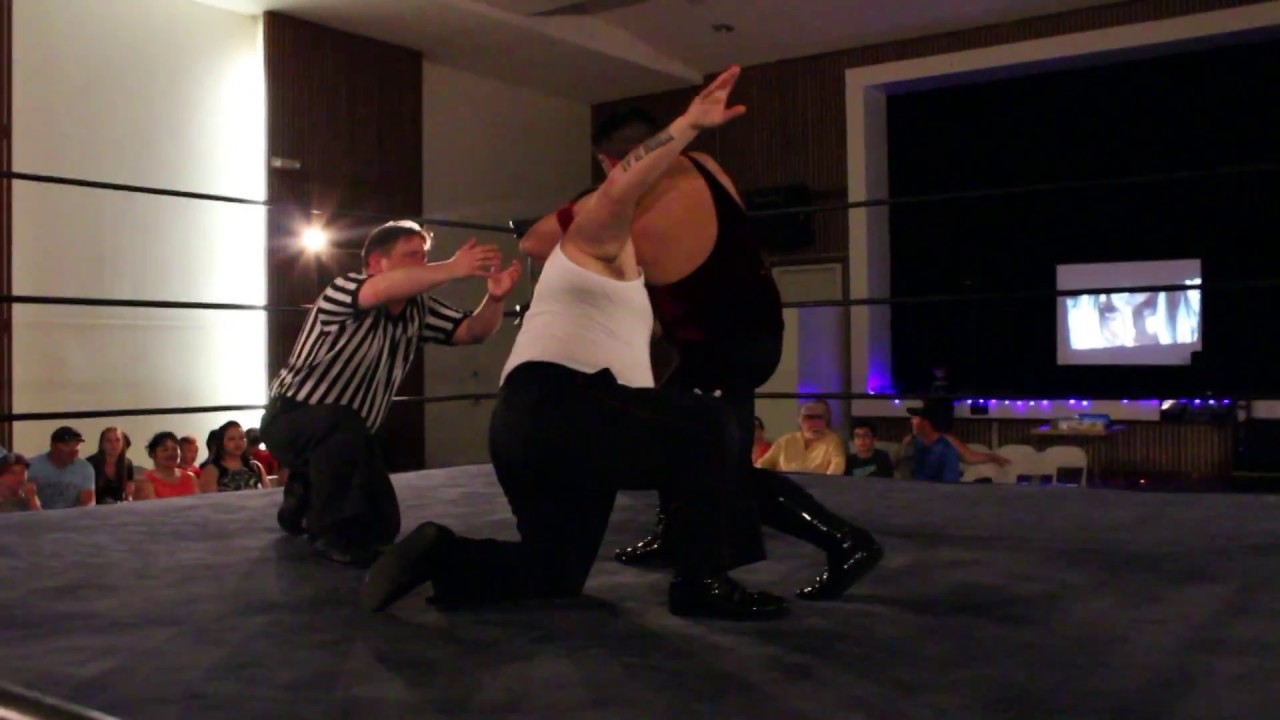Vinnie Massaro Vs Johnny Dynamo - YouTube