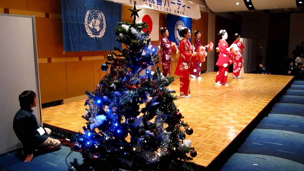 Christmas in Japan: UNESCO party in Shimonoseki - YouTube