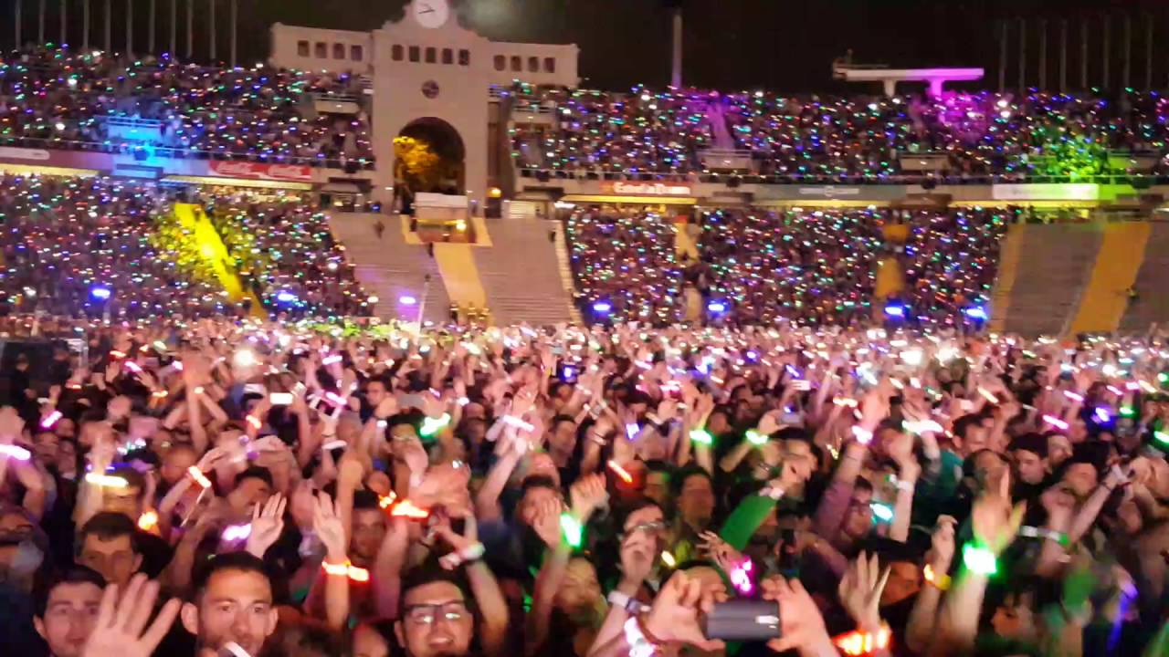 Coldplay - Adventure Of A Life Time - Live Barcelona 2016 - YouTube