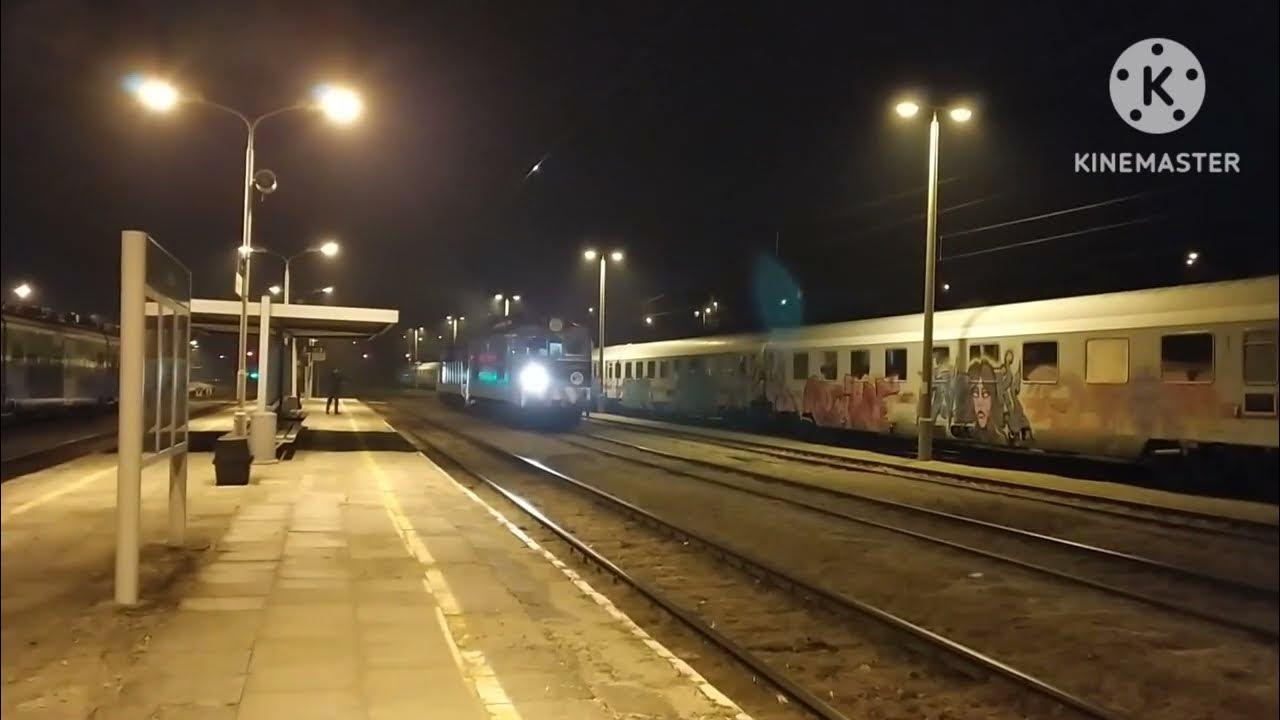 Przyjazd do Jasła 3E-100-030 i SM31-021 z podsyłem wagonów - YouTube