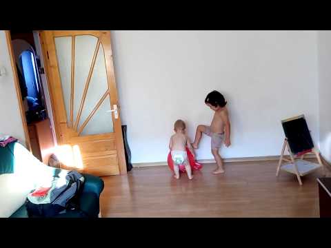 Fetite dansatoare all about the bass