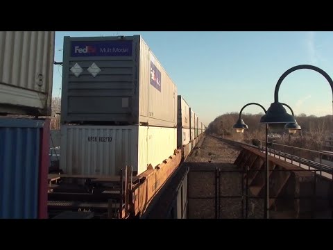 NS 9154 Leads NS 21M West through Union, NJ with a Friendly Crew 12/19/2018 - YouTube