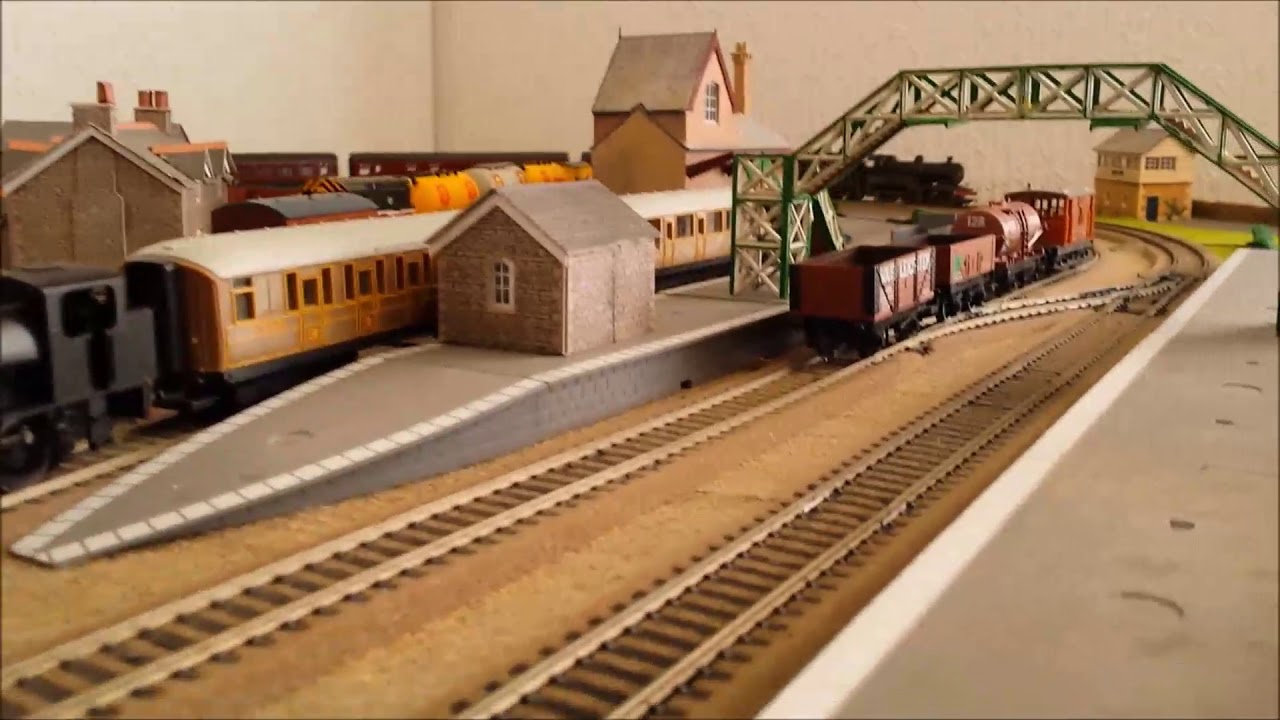 Hornby R2527 BR 4-4-0 Class 2p Locomotive No. 40604 Weathered Edition ...