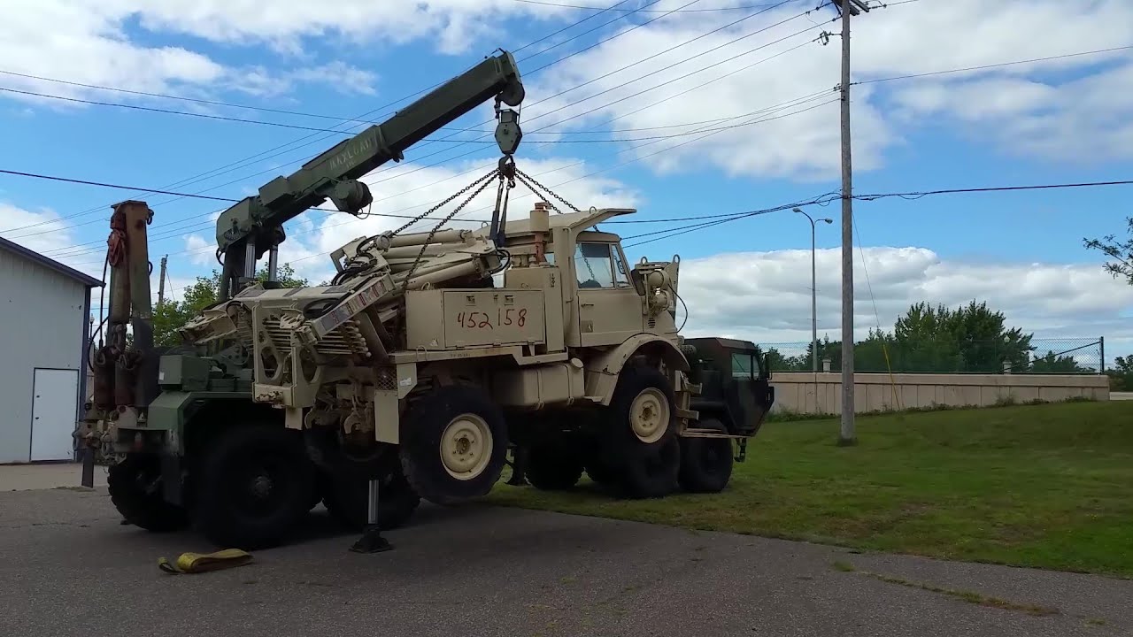Unloading a FLU419 Unimog with the MK48/MK15 Wrecker - YouTube