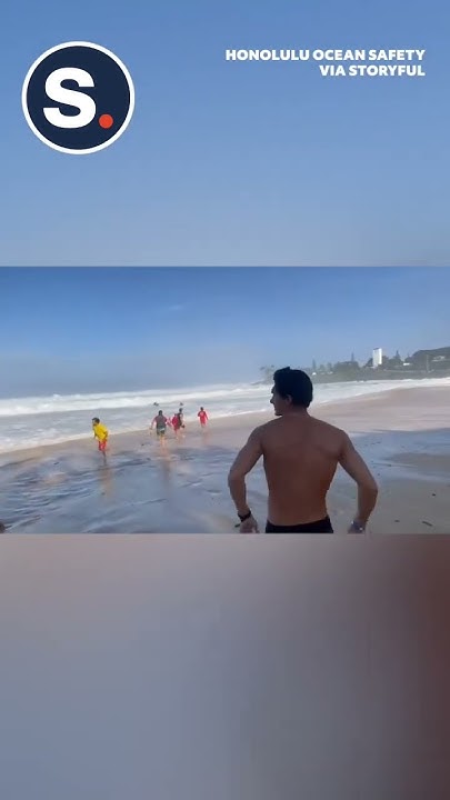 Towering Waves Crash Through Onlookers at Famous Hawaii Surf Event ...