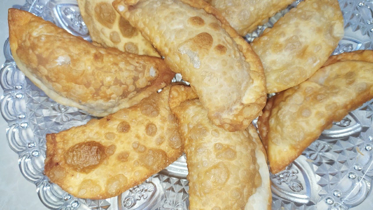 MOUNG PALI, GUD AUR TILL KE GUJIYA || PEANUT AND SESAME PURI - YouTube