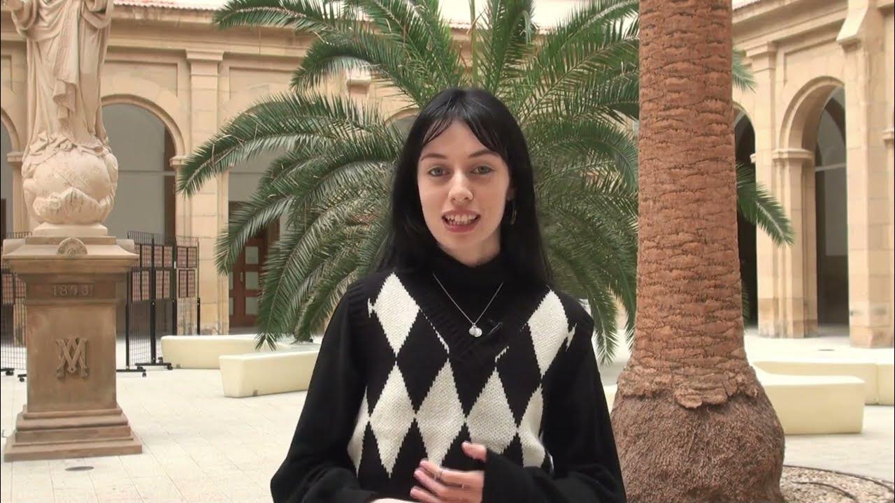 Cynthia Gálvez, alumna del grado en Management, Languages and ...