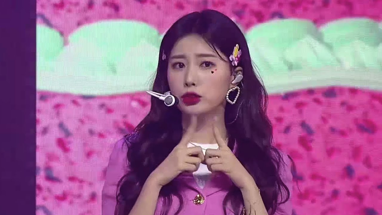 Pink Blusher - IZONE 아이즈원 / ONE THE STORY Online Concert 20210314 - YouTube