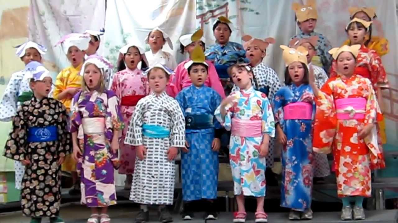 The rolling rice ball play - YouTube