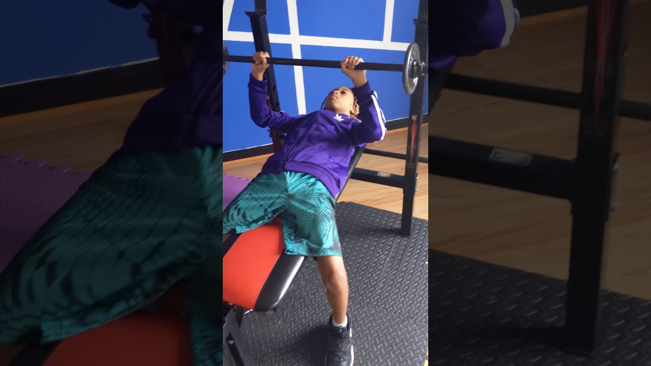 Kid bench pressing - YouTube