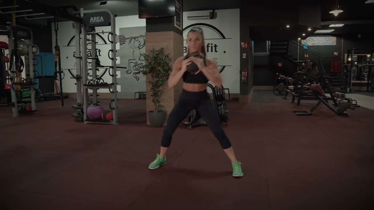 Zancada Lateral con Kettlebell - Kb Globet Lateral Lunges ...
