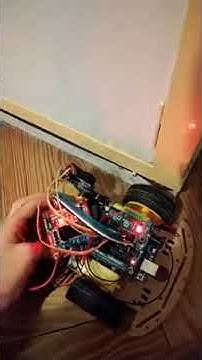 Prueba segundo código - Resolución de laberinto robot Arduino - Grupo D2 - YouTube