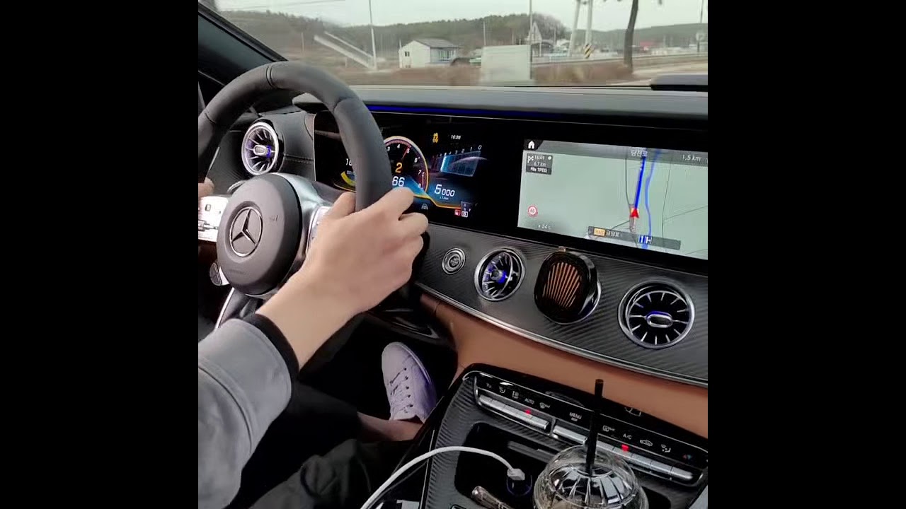 Mercedes benz AMG GT63s launch control start - YouTube