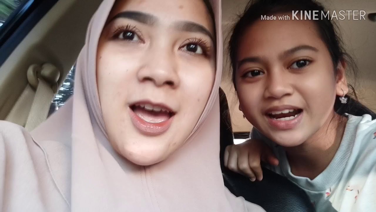 QadisyaVlog - Ngabuburit dan buka puasa bareng di rumah nenek - YouTube