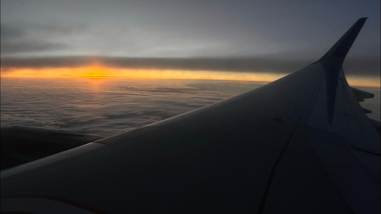 Hi to Moon , Bye to Sun from Airplane - YouTube