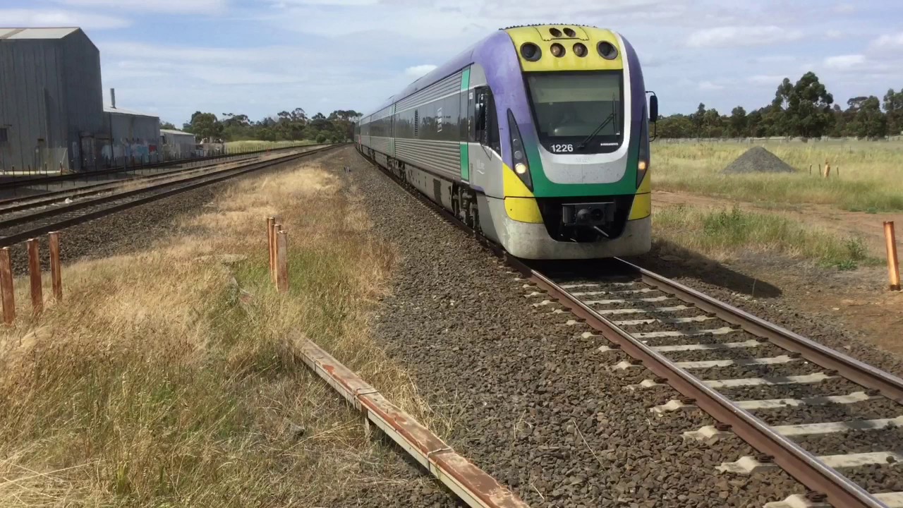 Melbourne Trains Vlog 46 Lara - YouTube