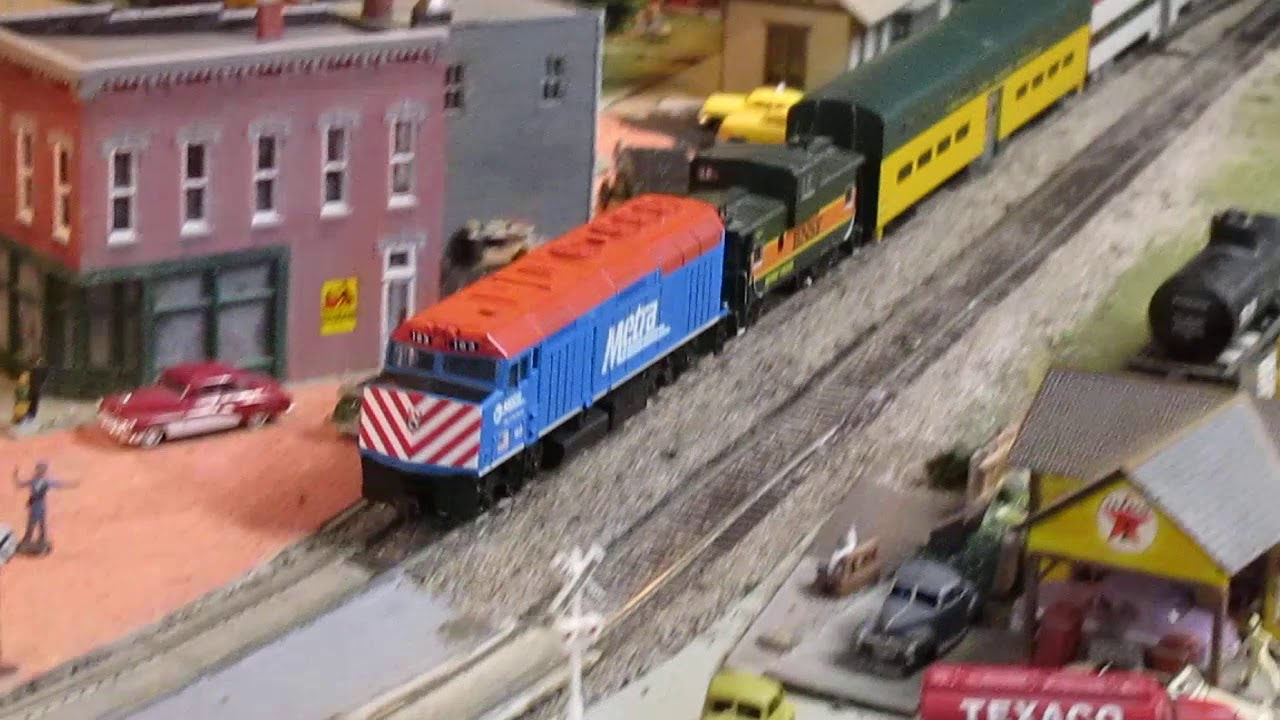 An inbound Metra with a BNSF caboose coupled on. - YouTube