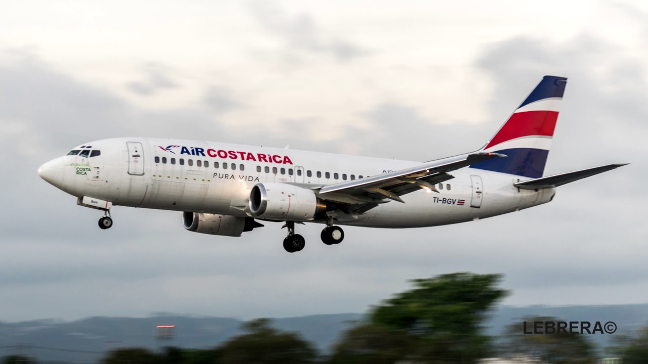 Air Costa Rica TI-BGV Boeing 737-36E - YouTube