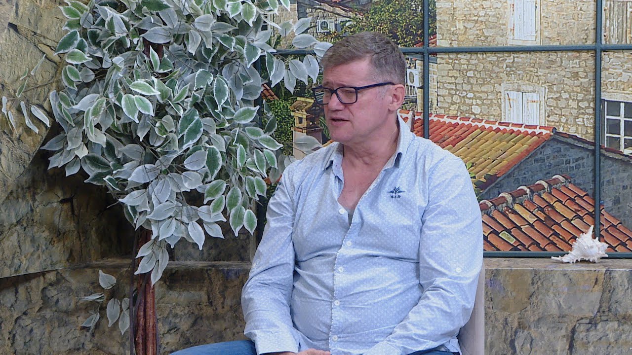 Novak Ljubanović, direktor OŠ Stefan Mitrov Ljubiša - YouTube